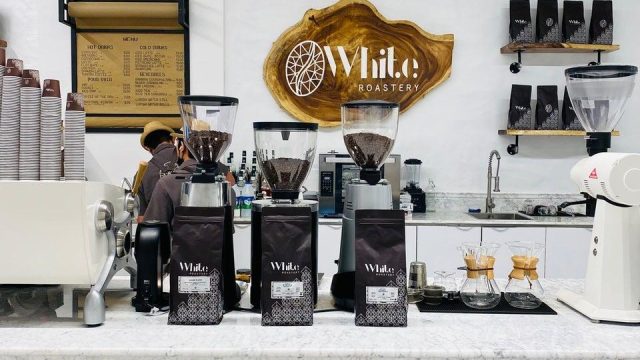 كافيه White Roastery الرياض (الأسعار + المنيو + الموقع ) -
